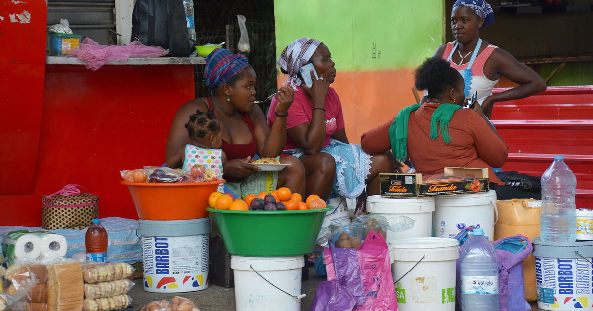 Marché de Sucupira Praia Cap vert , Femmes sur le1 - Geo.fr