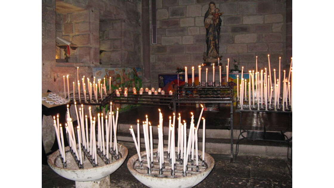 cierges allumées, église Notre-Dame, - Geo.fr