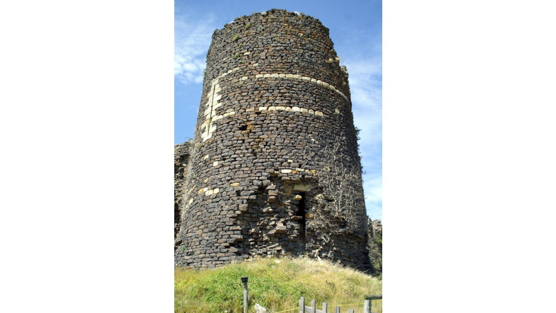 Autre tour en ruine, - Geo.fr