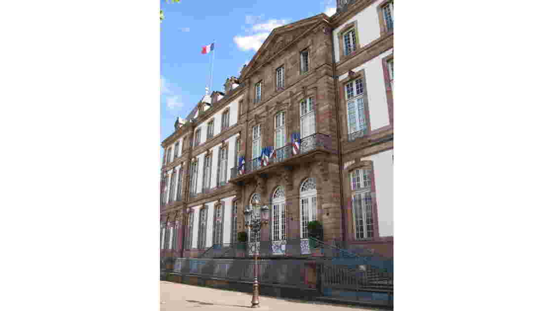 Mairie du 12, La mairie du 12eme par beau temps. - Geo.fr