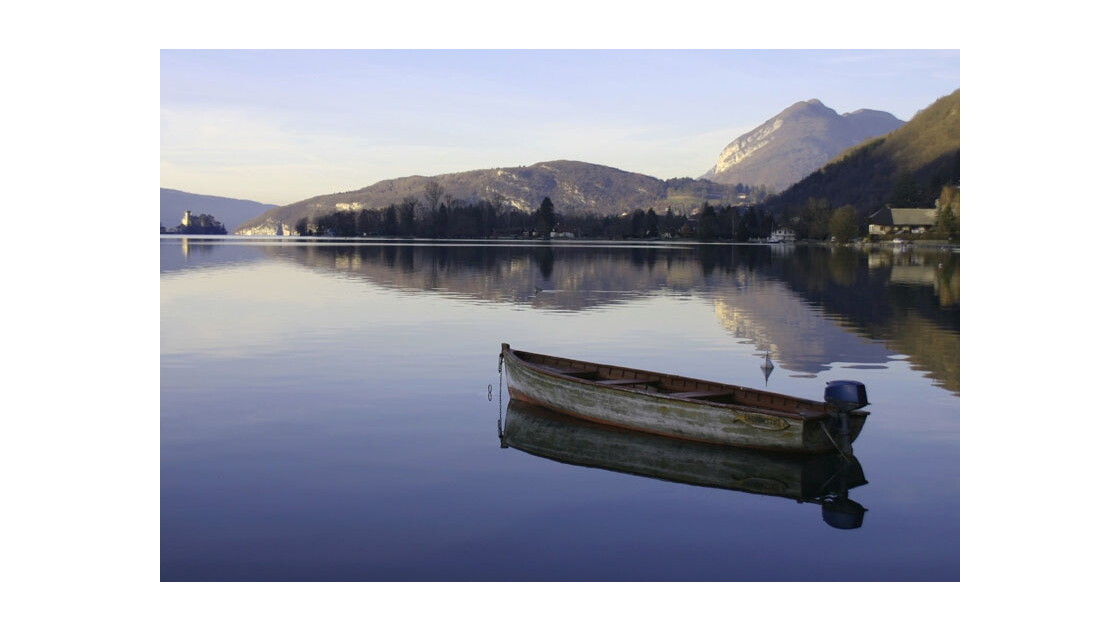 La Barque et le Lac, Un matin paisible sur les rives... - Geo.fr