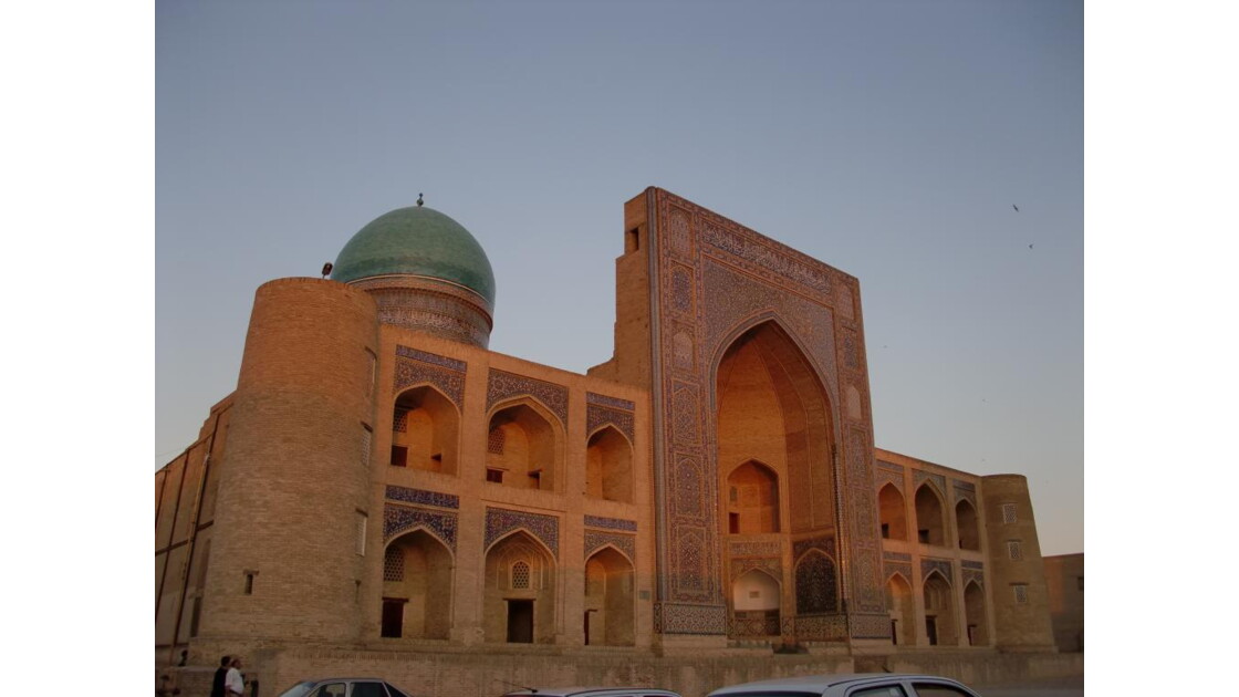 Boukhara Médersa Mir i Arab, L'ensemble Pay Kalon La... - Geo.fr