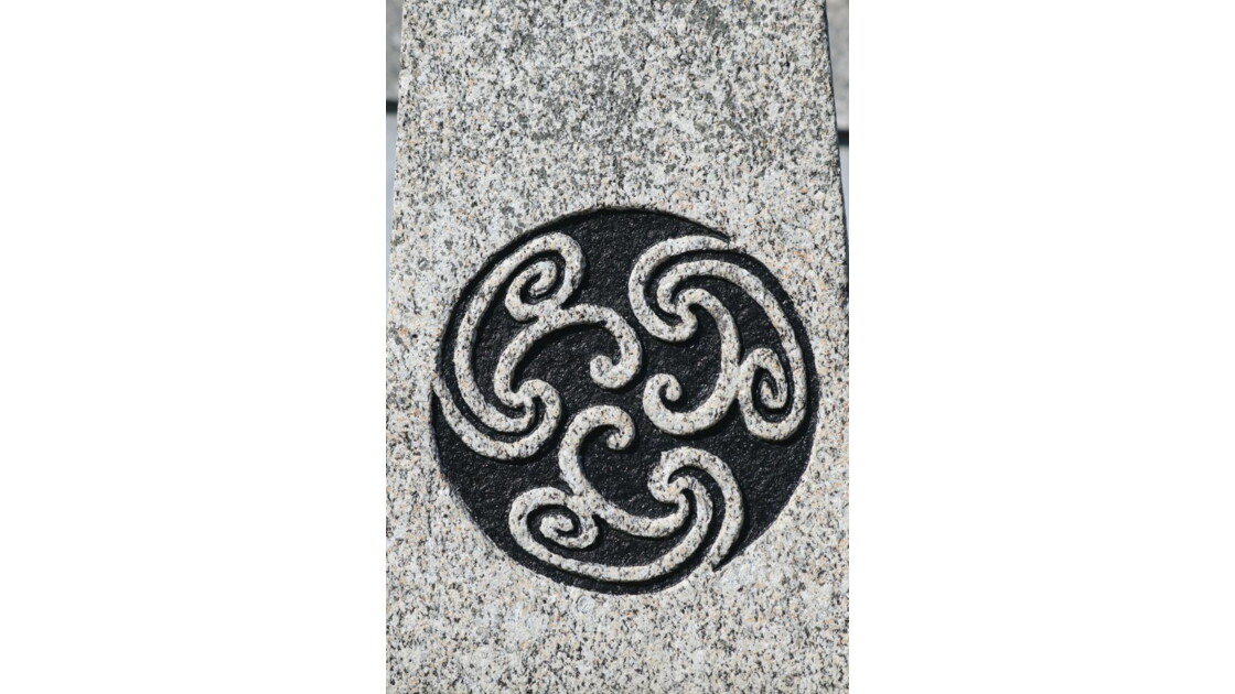 triskell breton, gravure moderne - Geo.fr