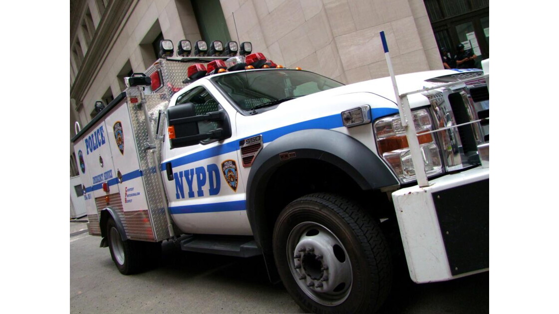 NEW YORK NYPD.JPG, NYPD : présence visible et rassurante.... - Geo.fr