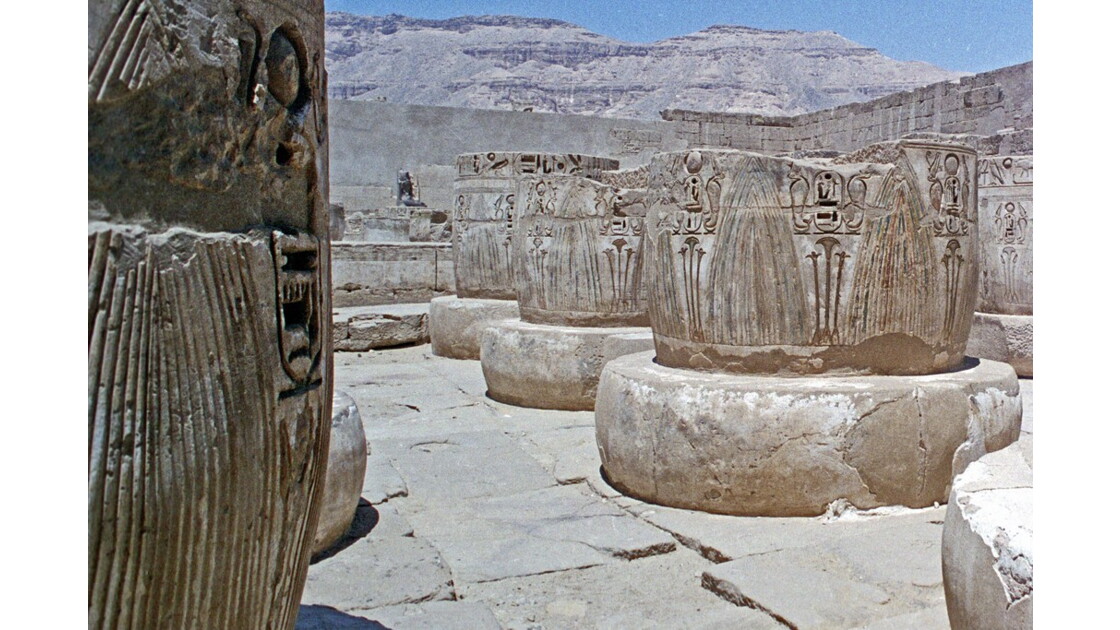 Medinet Habou salle hypostyle 1, Face à Louxor sur... - Geo.fr