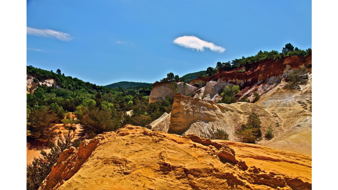 Le Colorado Provençal de Rustrel, Les falaises - Geo.fr