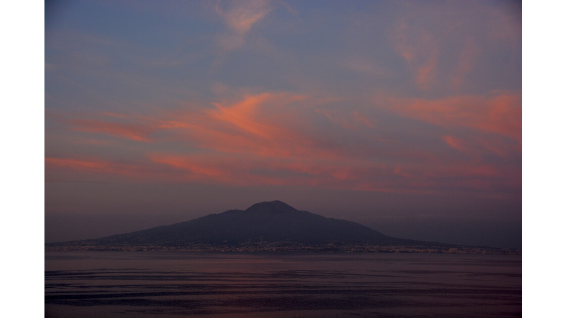 le vésuve italie, coucher de soleil sur le vésuve depuis... - Geo.fr