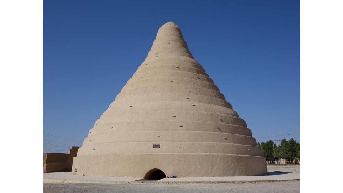 Iran Abarkuh Le yakhchal 1, Le yakhchal est un grand... - Geo.fr