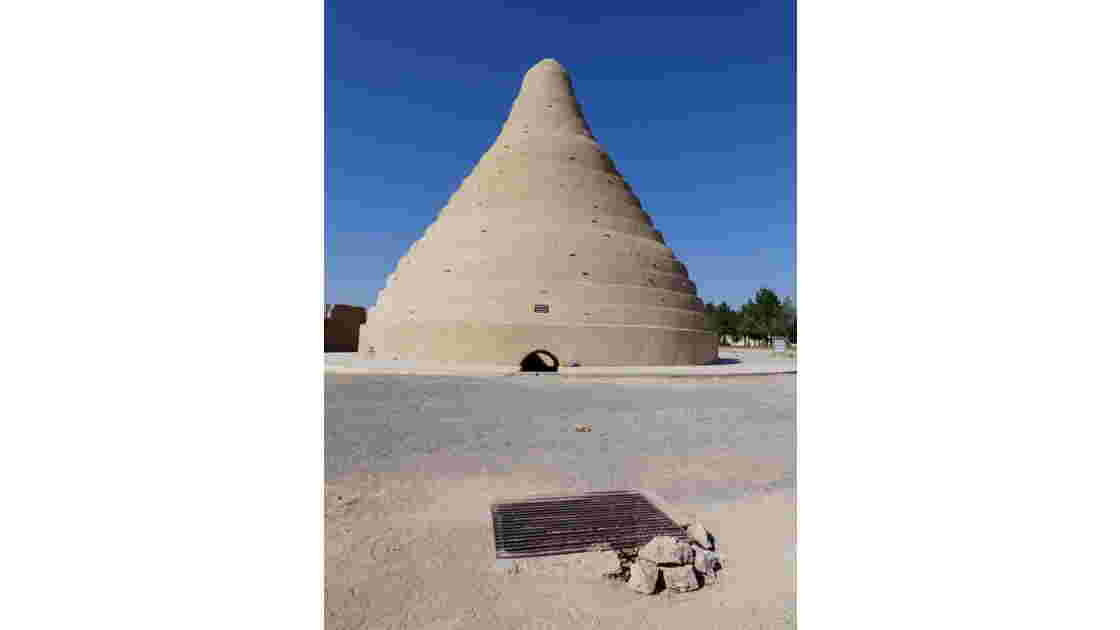 Iran Abarkuh Le yakhchal 1, Le yakhchal est un grand... - Geo.fr