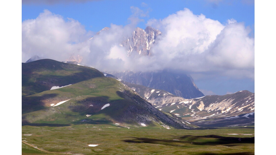 Les Abruzzes, Les Abruzzes, à l’est de Rome, englobent... - Geo.fr