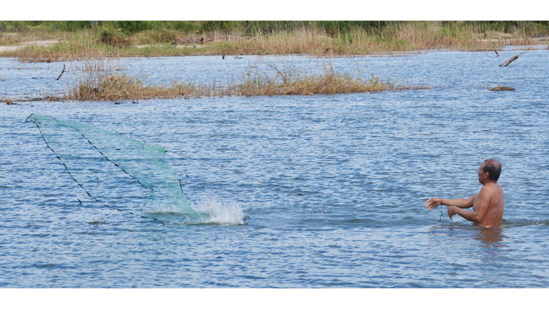 Pêcheur au filet, Pêcheur au filet lancé. San José... - Geo.fr