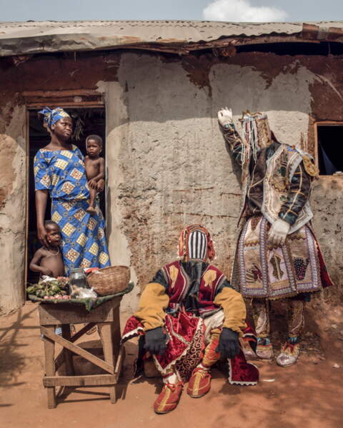 Au Bénin, un rite pour faire revenir les esprits des défunts parmi les ...