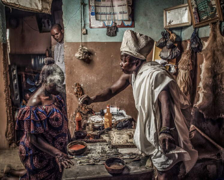 Au Bénin, un rite pour faire revenir les esprits des défunts parmi les ...
